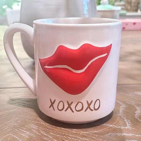 red lips mug